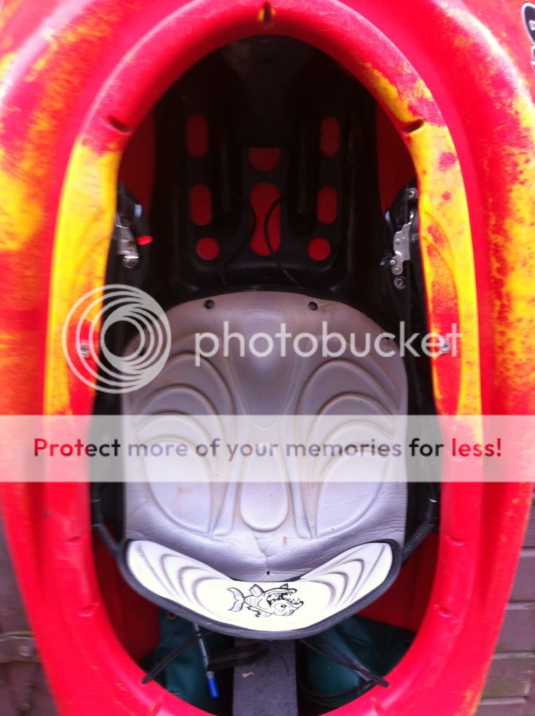 Pyranha Subseven Zero (sub seven 0) Size S/M - The UK Rivers Guidebook